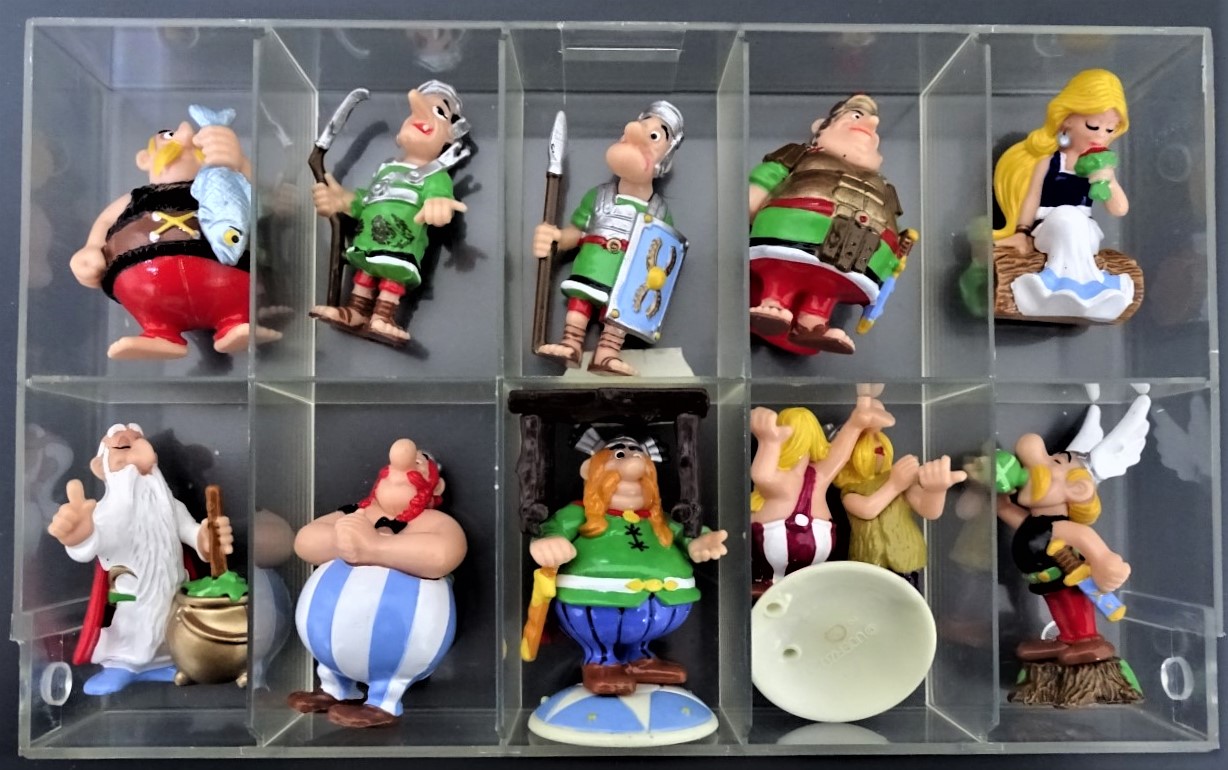 Akim Stripwinkel - Asterix - Complete set 10 verrassingsei figuurtjes